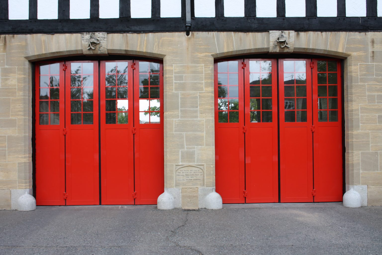 London Fire Brigade – Replacement of appliance bay doors – Arkas